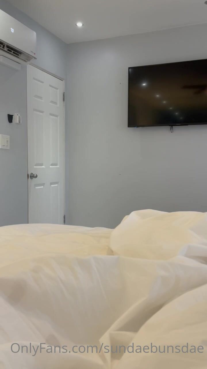 Mia Falls aka sundaebunsdae onlyfans newest video 5